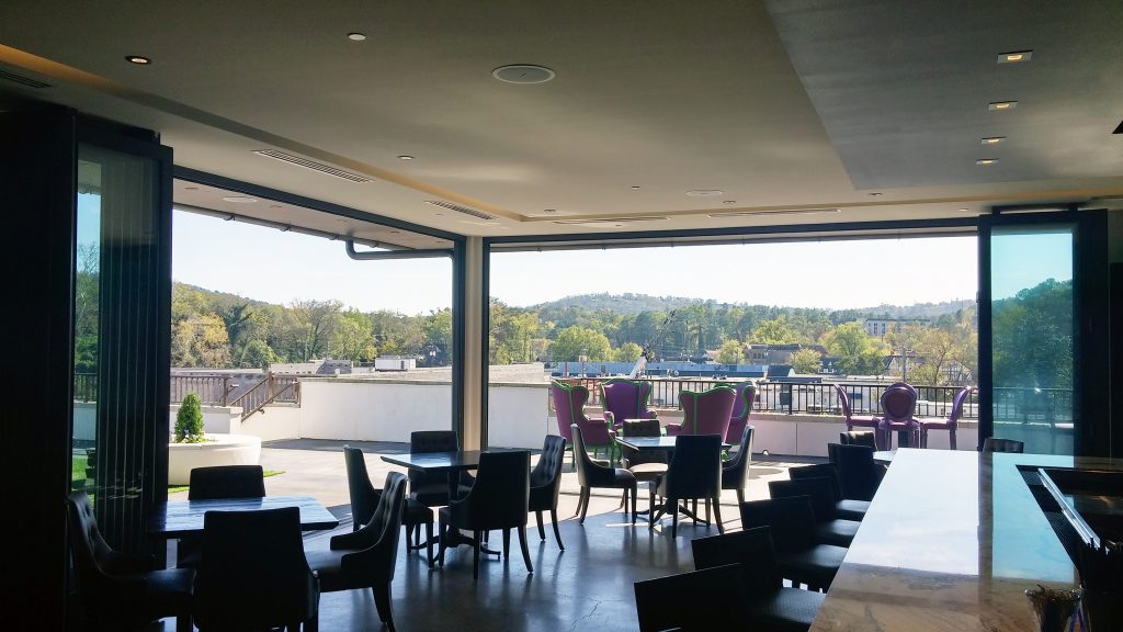 Case Study: Stacking Glass Walls for Unique Hotel Restaurant